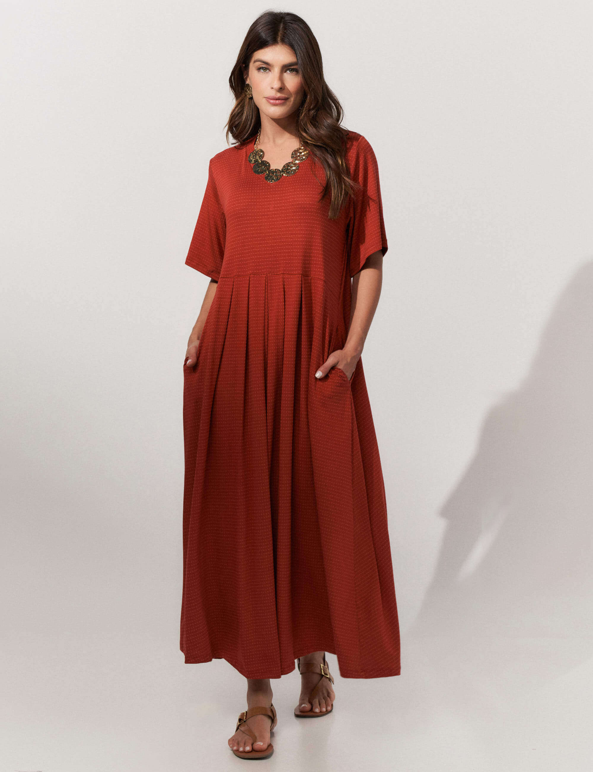 Vestido Midi Feminino de Malha Poá Manga Curta e Decote V em Terra ...