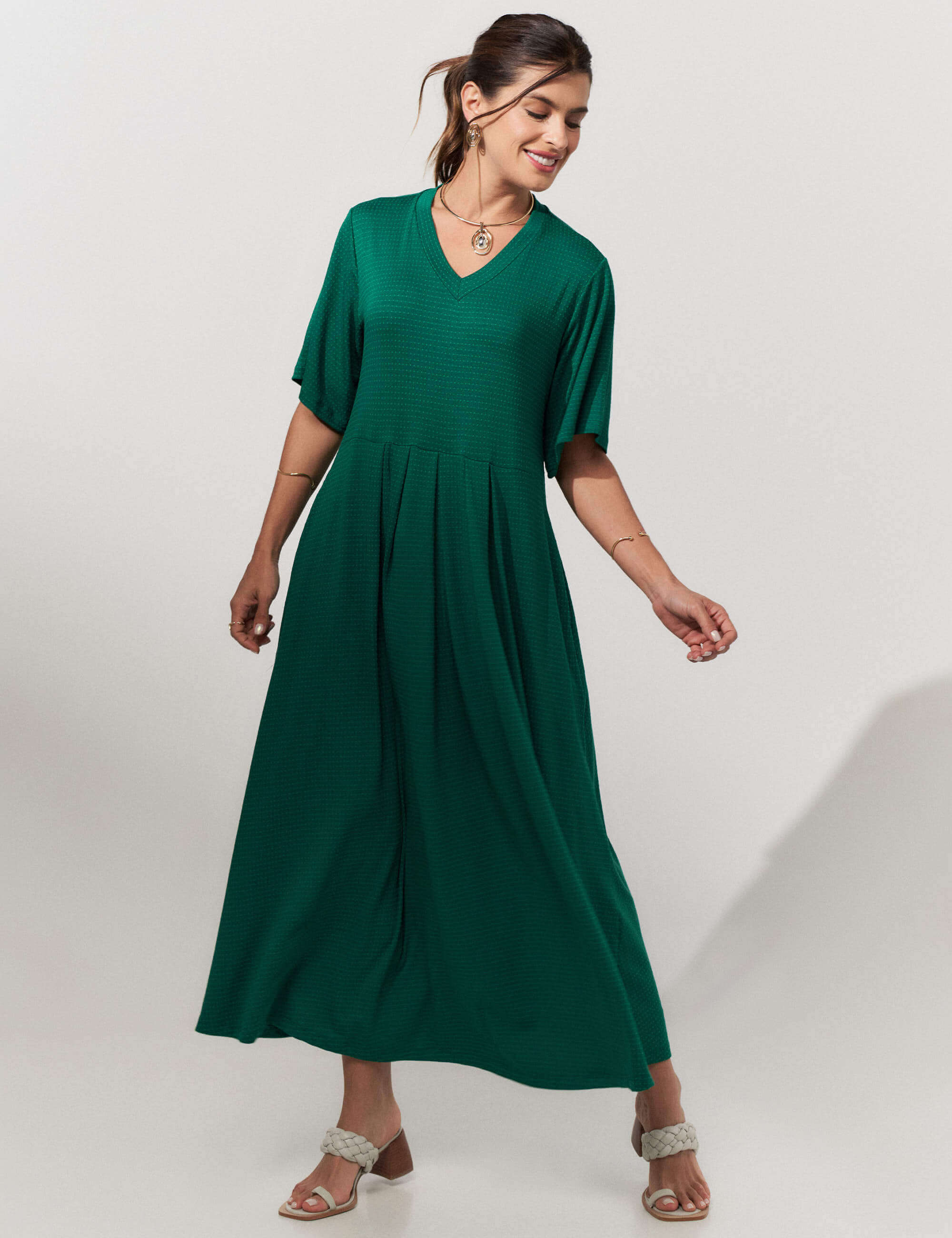 Vestido Midi Feminino de Malha Poá Manga Curta e Decote V em Verde ...