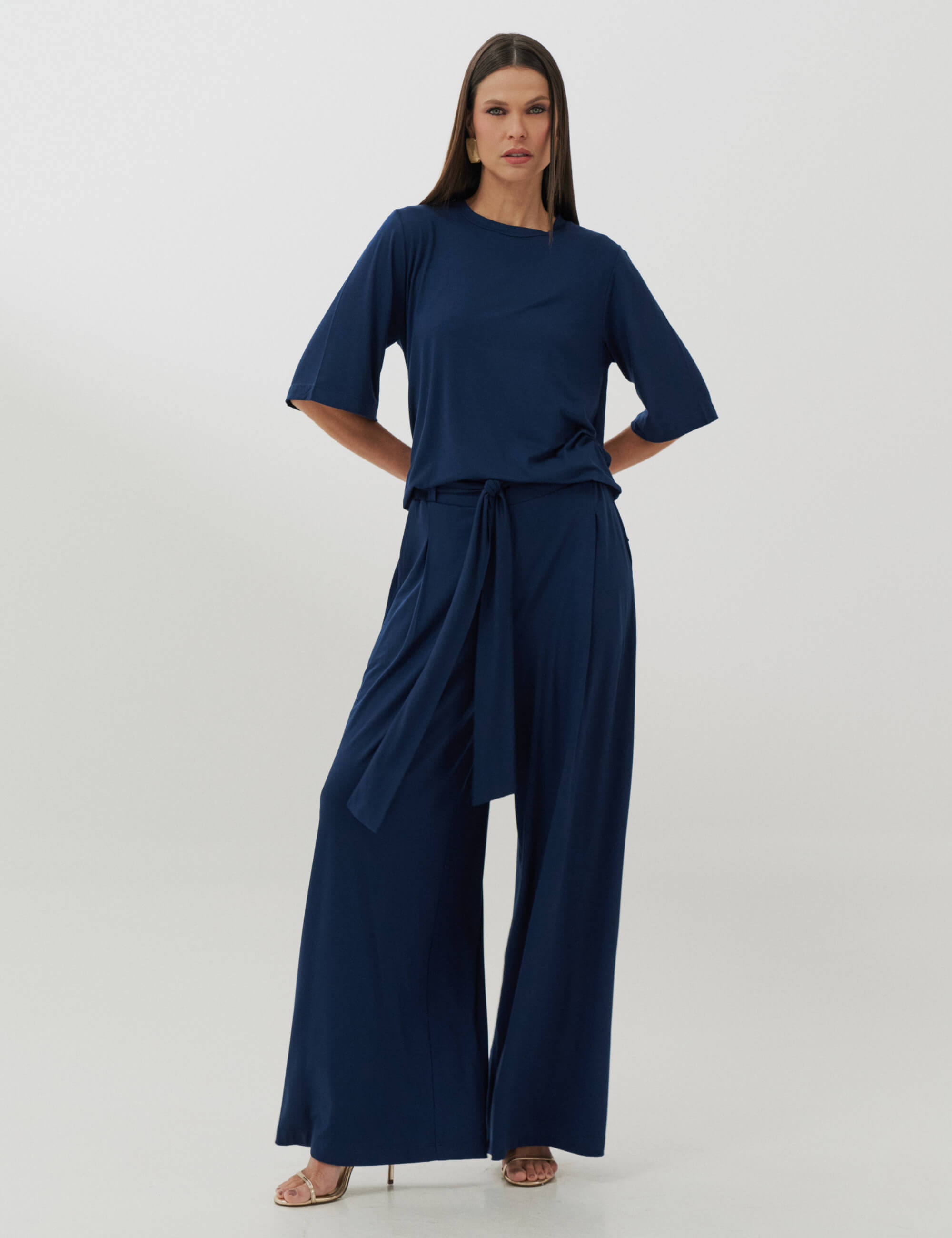 Conjunto Feminino Azul Marinho em Malha com Pregas e Faixa – Elegância Confortável